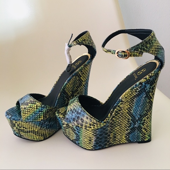 Scene Weaver | Shoes | Snake Print Platform Wedge Sz 7 | Poshmark